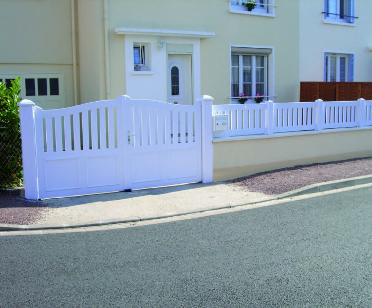 Portail PVC sur mesure, battant ou coulissant, centpourcentpose